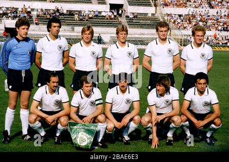 Westdeutsche Teamgruppe: (Hintere Reihe, l-r) Paul Breitner, Uli ...