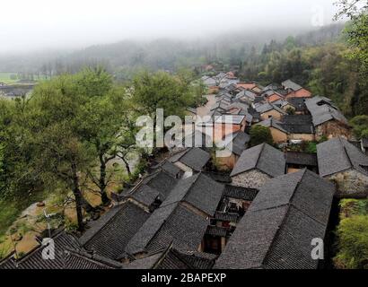 Xinyang. März 2020. Das Foto, das am 26. März 2020 aufgenommen wurde ...