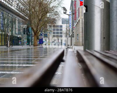Blick in die Prager Straße ohne Menschenaufspassage Stockfotografie - Alamy