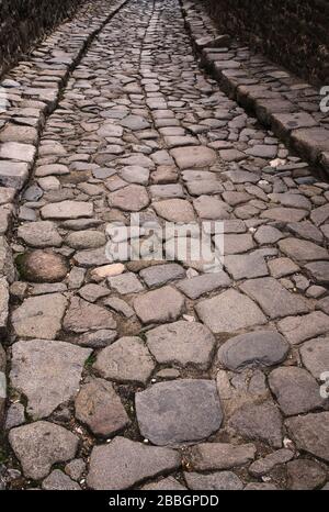 Vintage Pflasterstein Straße. perspektivische Ansicht der gepflasterten ...