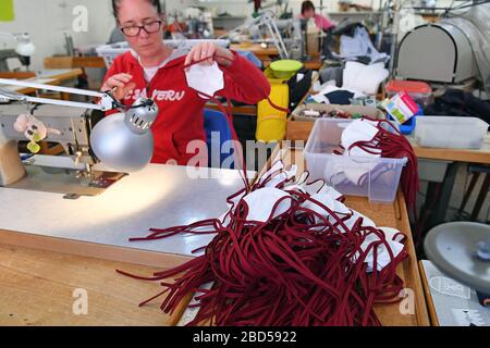 Ismaning, Deutschland. April 2020. Ein Hersteller von Loden und ...