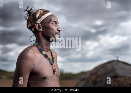 Ein männliches Mitglied der Dassanetch ethnischen Gruppe oder Stamm ...