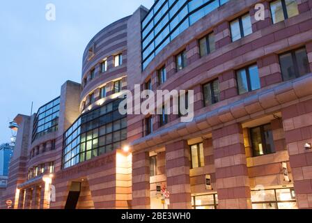 Postmoderne Postmoderne Architektur Pink Limestone Tower Building Coq d ...