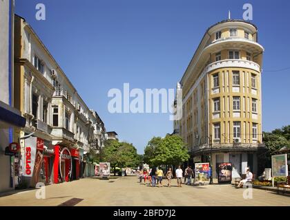 Prinz Boris I Boulevard in Varna. Bulgarien Stockfotografie - Alamy