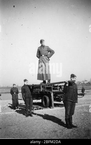 2. Weltkrieg, SS-Soldaten in Dresden, Theaterplatz, Deutschland ...