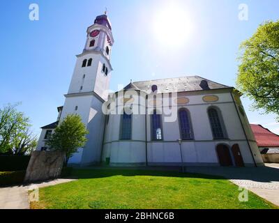Erbach (Donau), Deutschland: Die Martinuskirche mit dem Schloss im ...