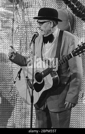 TV-Show WWF Club - 11.02.1983 - der Musiker/Komiker Hans Süper jun. Des ...