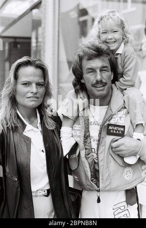Boxer René Weller // Familienfoto - der deutsche Boxer René Weller mit ...