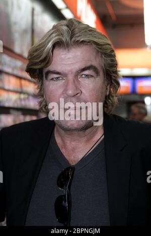 Autogrammstunde 'Sandra' - die deutsch-französische Popsängerin Sandra ...