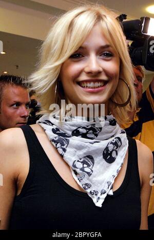 GNTM / Staffel 3 - Finale - Photocall - Gewinner der 1. Staffel Germany's next Topmodel Lena ...