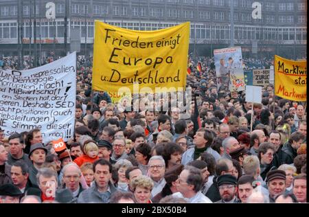 Berlin / DDR / Vereinigung / 15.3.1990 Wahlkampfveranstaltung am ...
