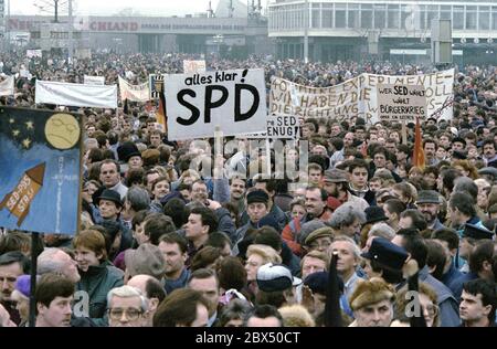 Berlin / DDR / Vereinigung / 15.3.1990 Wahlkampfveranstaltung am ...