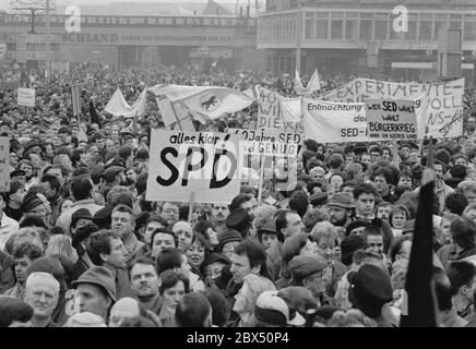 Berlin / DDR / Vereinigung / 15.3.1990 Wahlkampfveranstaltung am ...