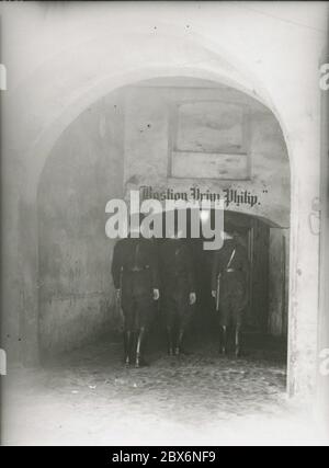 Besuch des Friedrichs Museums. Heinrich Hoffmann fotografiert 1933 ...