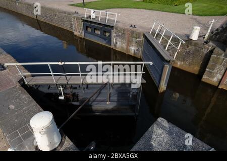 Lemstersluis, eine Schleuse in Lemmer in der niederländischen Provinz ...