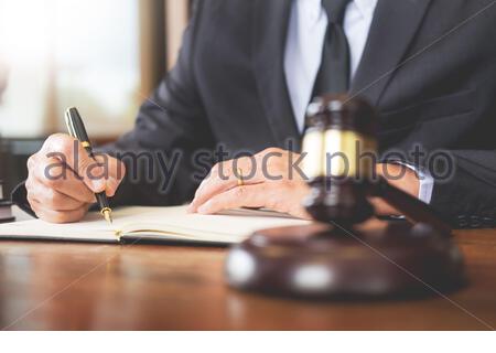 Das private Büro Arbeitsplatz für Berater ein junger Anwalt ...