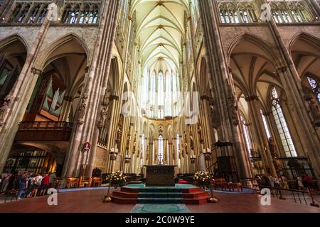 Köln, Deutschland - 30. JUNI 2018: Kölner Dom innen Stockfotografie - Alamy