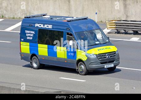 Ein Transporter der Metropolitan Police Territorial Support Group (TSG ...