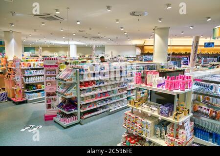 Dm Drogerie Markt Berlin Deutschland Stockfotografie - Alamy
