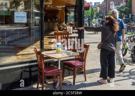 Das Chelsea Square Restaurant in Chelsea in New York beginnt am ...