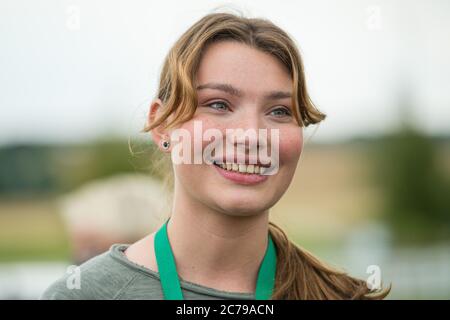 Perl, Deutschland. Juli 2020. Die Schauspielerin Leia Holtwick spielt ...