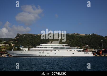 Grenada St George's Carenage Hafen Mega Yacht und Speedboat ...