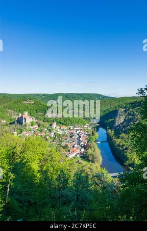 Burg Hardegg ist im Nationalpark Thayatal, Niederösterreich, Österreich ...
