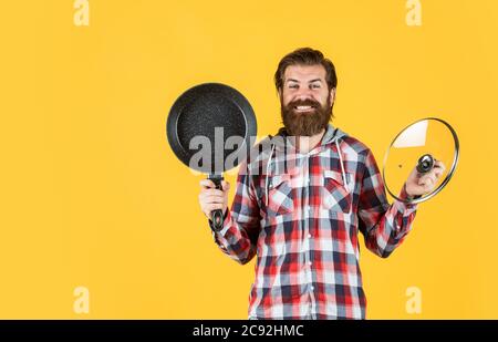 Für Sie. Reifen Koch in karierten Hemd. Bereiten Mahlzeit Essen zu ...