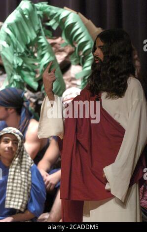 Brownsville, Texas, USA, Januar 2006: Schauspielerischer Student bereitet die Haare des ...