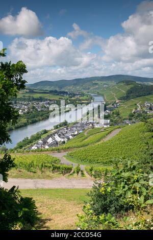01. Jan 1970: Panoramalandschaft mit Blick auf den Moselort Lieser bei ...