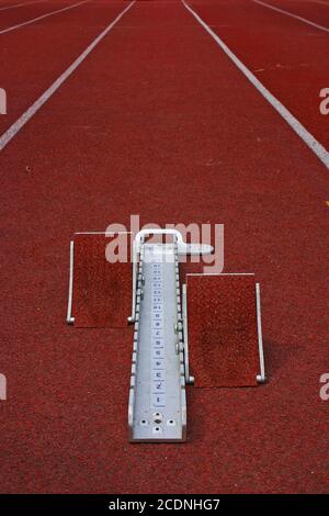 Block Athletic Wird Gestartet Stockfotografie - Alamy