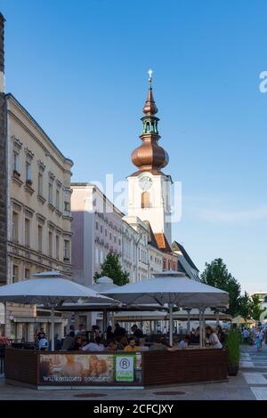 Wels: Hauptplatz Stadtplatz, Rathaus, Brunnen Stadtbrunnen im ...