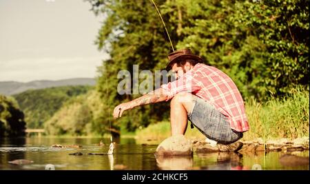 Angeln gegangen. big game fishing. Auf Natur zu entspannen. Zwei ...