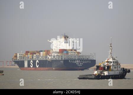 Sieht man ein Schiff angedockt an Umm Qasr Hafen, in der Nähe von Basra ...
