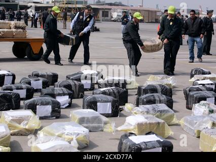 Gang-Mitglieder in Lima, Peru, Südamerika Stockfotografie - Alamy