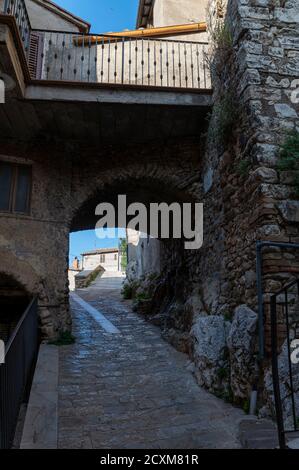 miranda,italien oktober 01 2020:Architektur von Gassen, Plätzen und ...