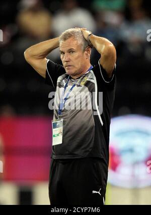Bahrains Trainer Peter Taylor aus Großbritannien reagiert während ihr ...