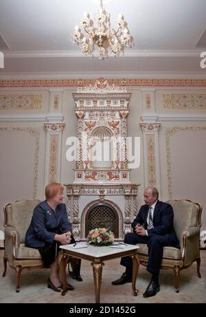 Die finnische Präsidentin Tarja Halonen und der russische Präsident ...