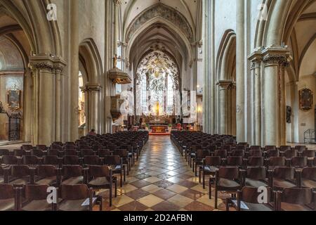 St. Michael Kirche (Michaelerkirche) in Wien bei Sonnenaufgang ...