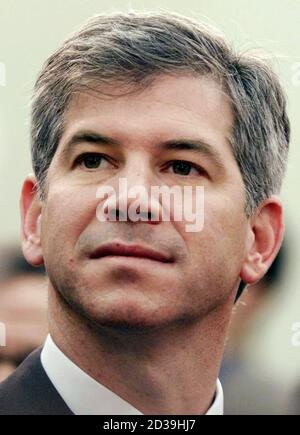 Former Enron executive Andrew Fastow, left, leaves the federal court in ...