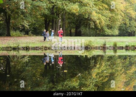 Berlin, Deutschland. Oktober 2020. Systemverwalter Alexander Landmann ...