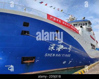 Shenhai 01, das erste von China entworfene und gebaute Rettungsschiff, Häfen im Hafen, wird auf ...
