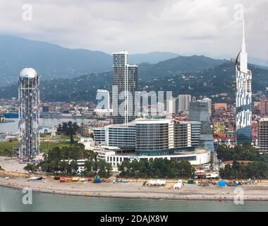 BATUMI, GEORGIA, 19. Jul 2017: Luftaufnahme der Stadt Batumi. Batumi ist die drittgrößte Stadt ...