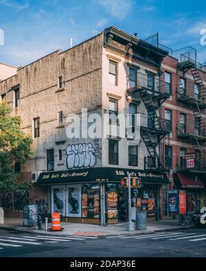 New York, Usa. Januar 2026. Dani Bernfeld, Luciana Damon, Steven Yeun ...
