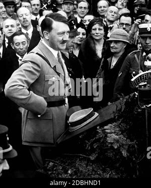 1930 Adolf Hitler Rede mit Telefunken Radio Mikrofon Rundfunk der ...