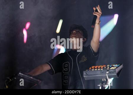 Medhi Benjelloun aka Petit Biscuit Peforms live auf der Bühne während ...