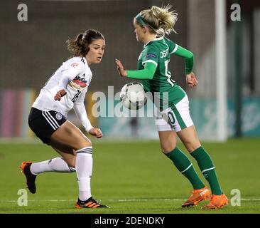 Denise O’Sullivan (links) und Hanna Nemeth aus Ungarn kämpfen um den ...