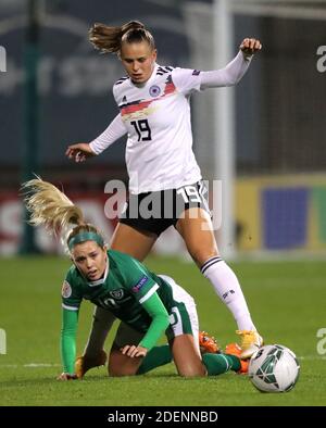 Denise O’Sullivan (links) und Hanna Nemeth aus Ungarn kämpfen um den ...