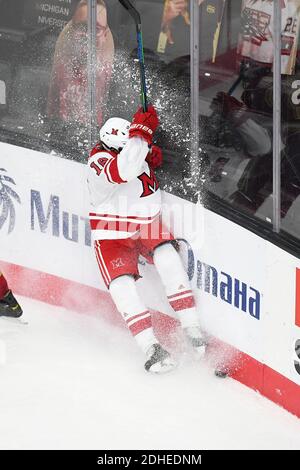 10. Dezember 2020 Miami RedHawks Torhüter Ben Kraws (33) hält gerade ...