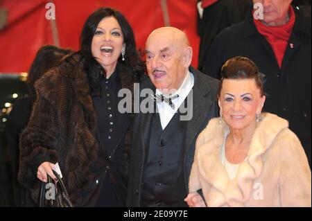 Filmproduzent Atze Brauner (2-R), seine Frau Maria, Atze Brauner Sohn ...